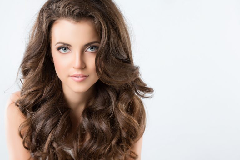 Comment avoir de beaux cheveux sans efforts : nos 9 astuces